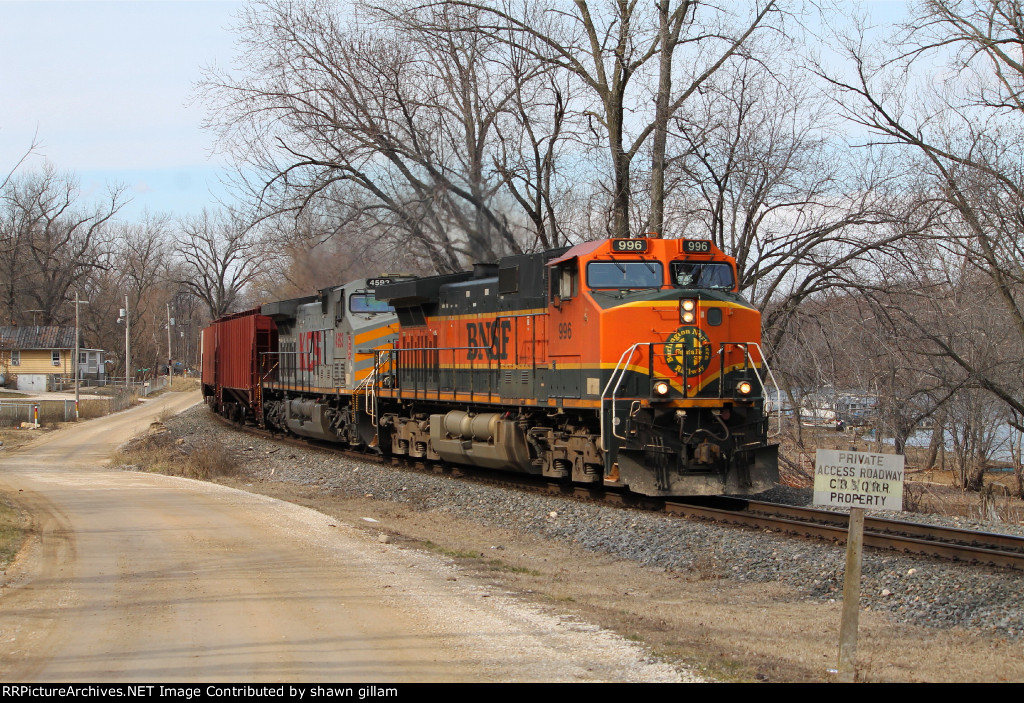 BNSF 996 leads a freight south with some kcs power.